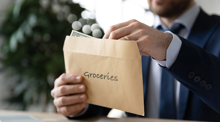 Budgeting: Whats the envelope method? | Prudential Financial